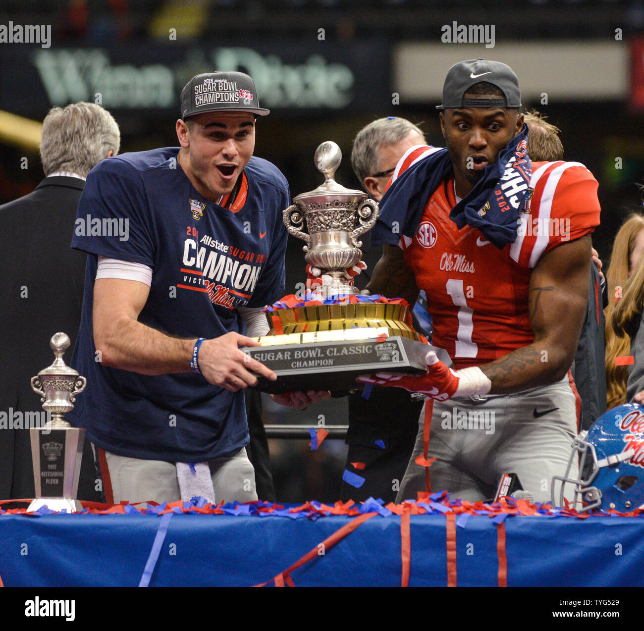 From left, Mississippi Rebels quarterback Chad Kelly (10) and wide ...