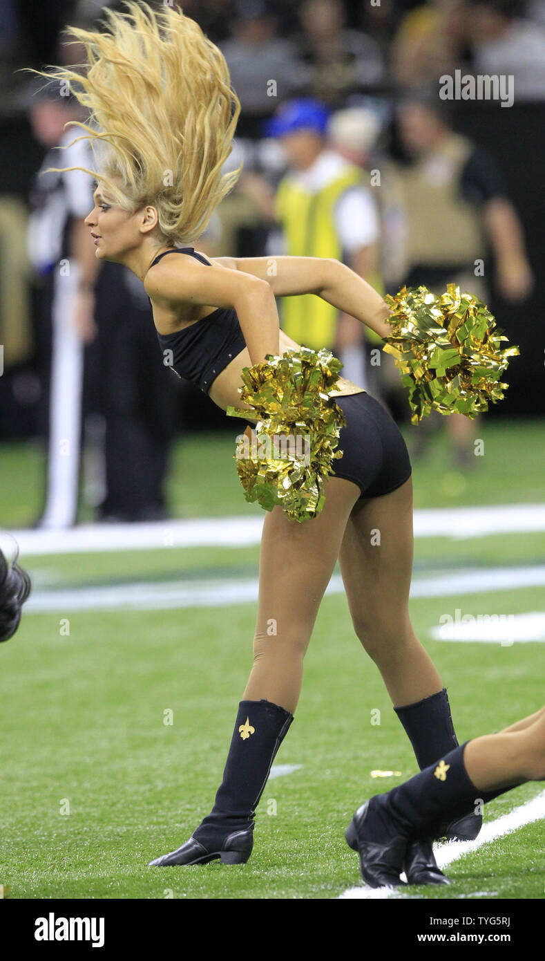 Steelers cheerleader hi-res stock photography and images - Alamy