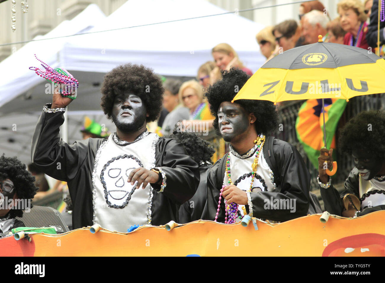 Mardi gras parades on st charles avenue hi-res stock photography and ...