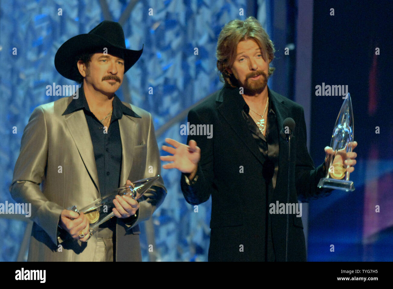 Kix Brooks (L) and Ronnie Dunn accept the award for Best Vocal Duo fo ... Kix Brooks (L) and Ronnie Dunn accept the award for Best Vocal Duo fo ...