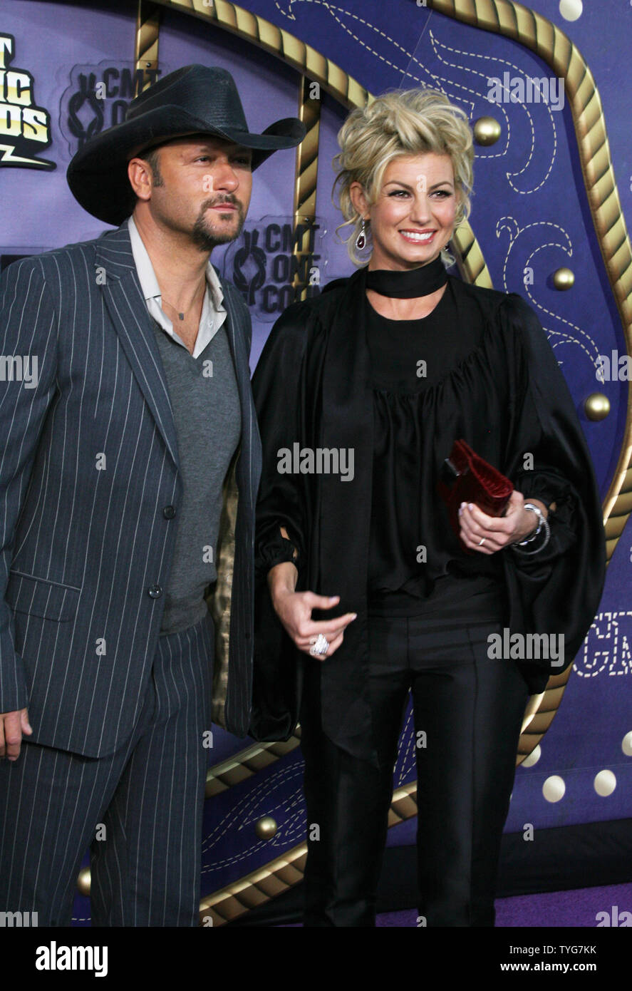 Tim McGraw (L) and Faith Hill arrive for the 2008 CMT Awards at the ...