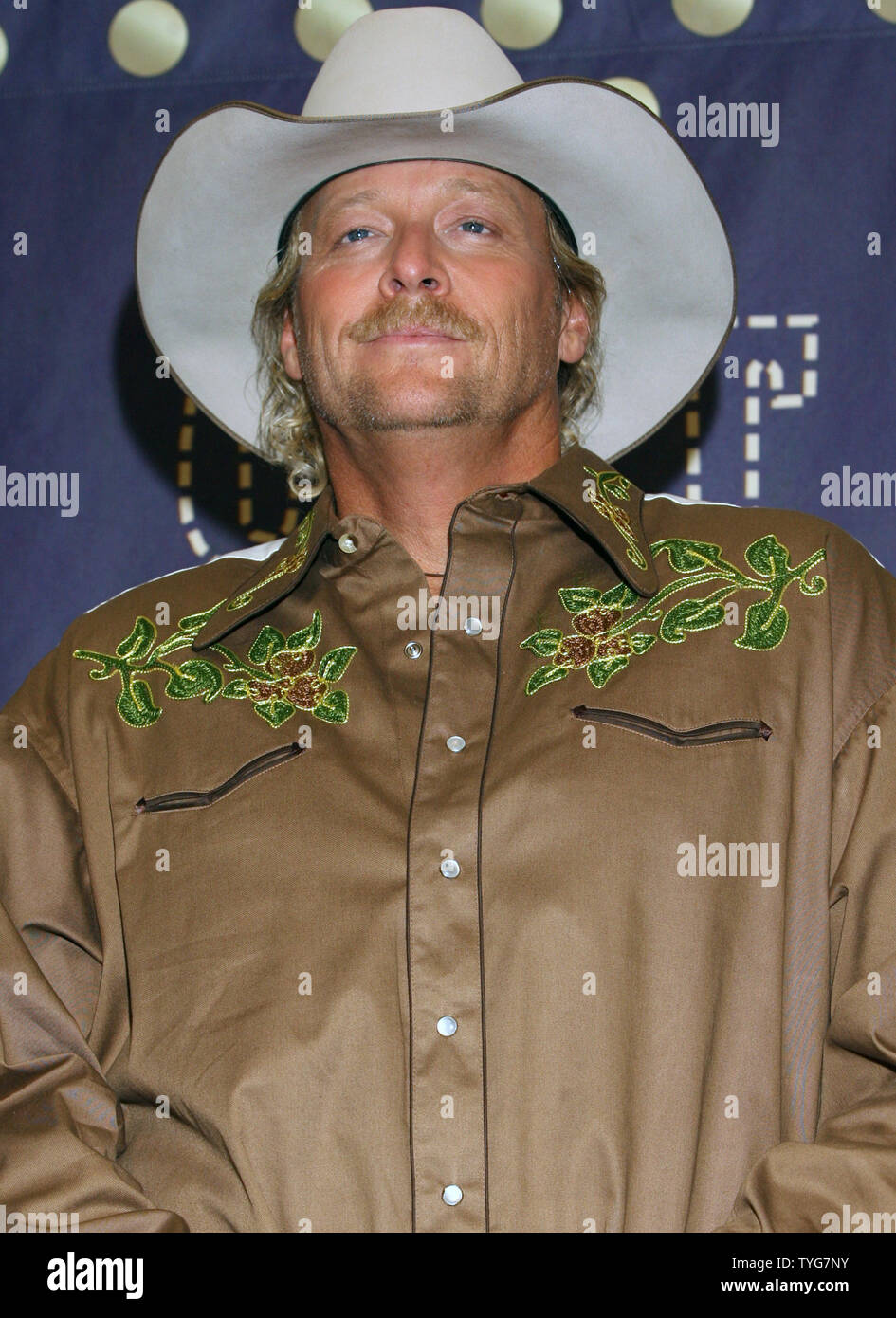 Alan Jackson arrives in the press room at the 2008 CMT Awards at the ...