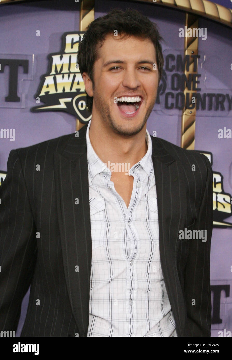 Luke Bryan arrives for the 2008 CMT Awards at the Curb Event Center at ...