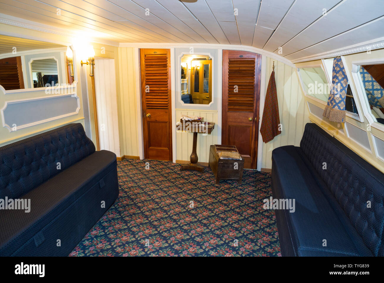 Passenger passengers cabin cabins hi-res stock photography and images ...