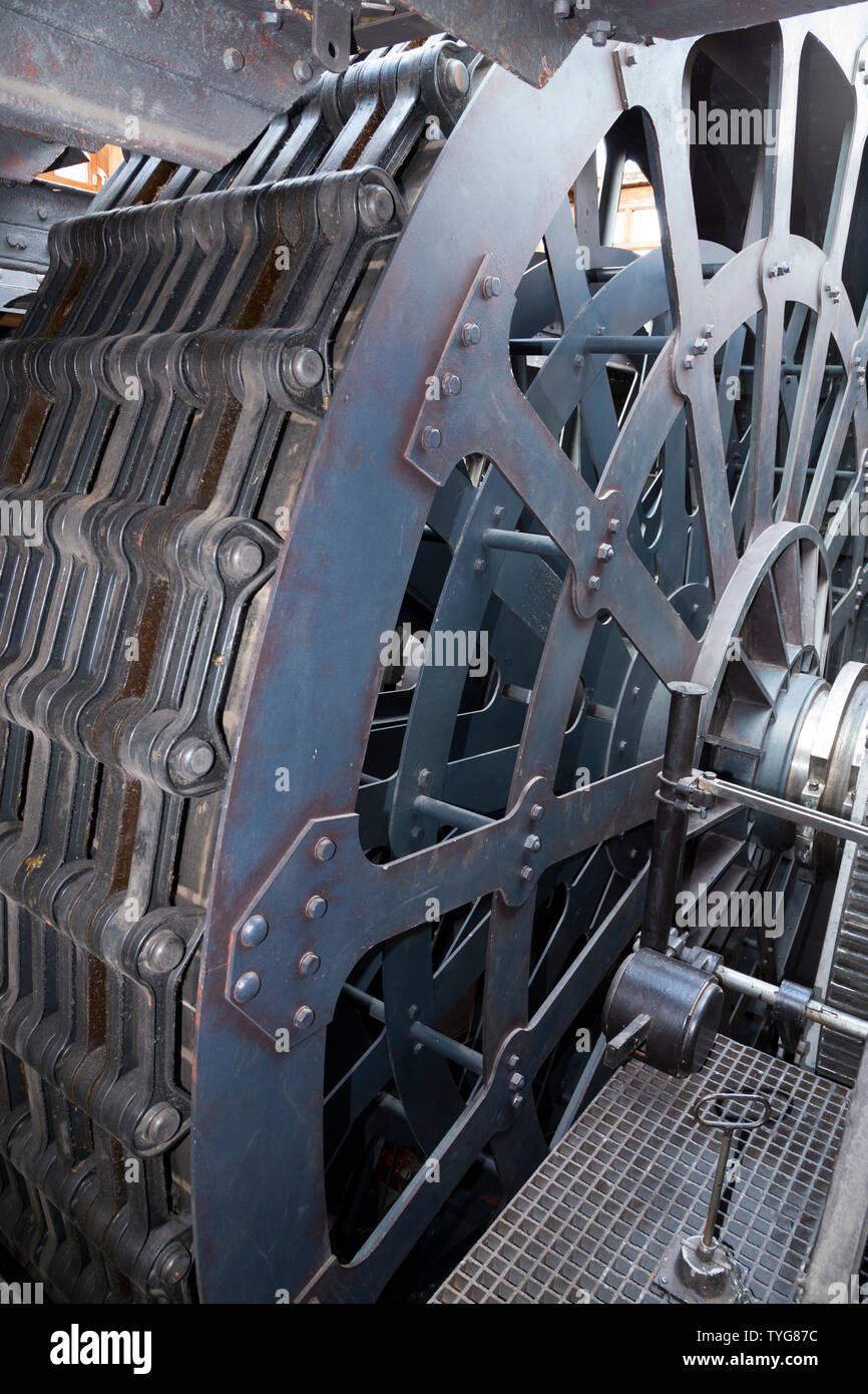 Re-created engine on the arrangement of gearwheels, gear chains and ...