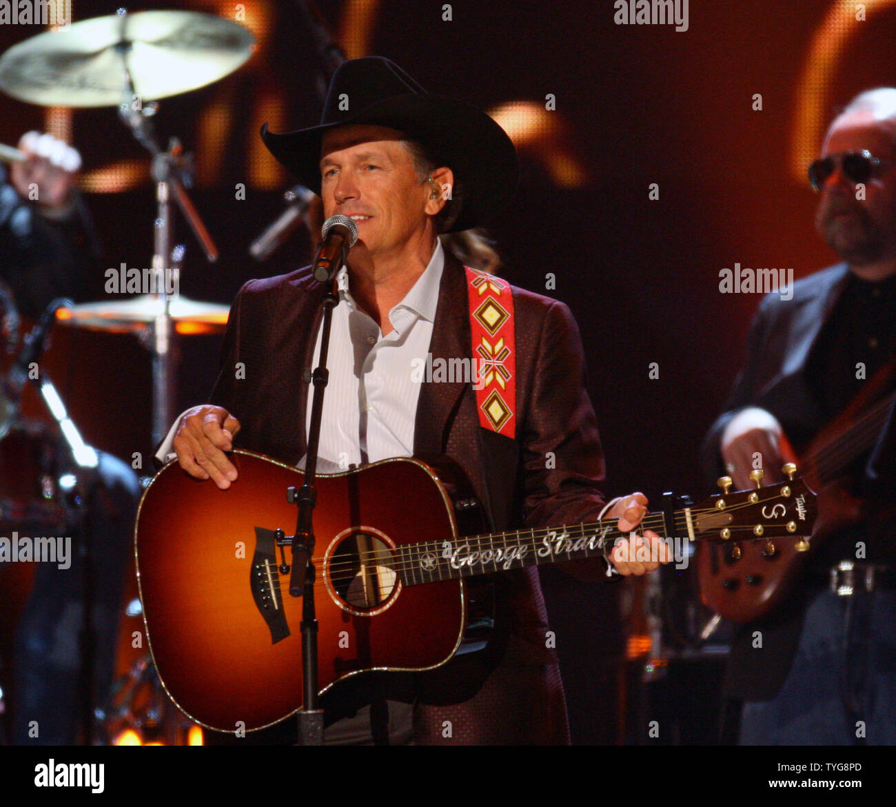 George Strait performs at the 43rd Annual Country Music Association ...