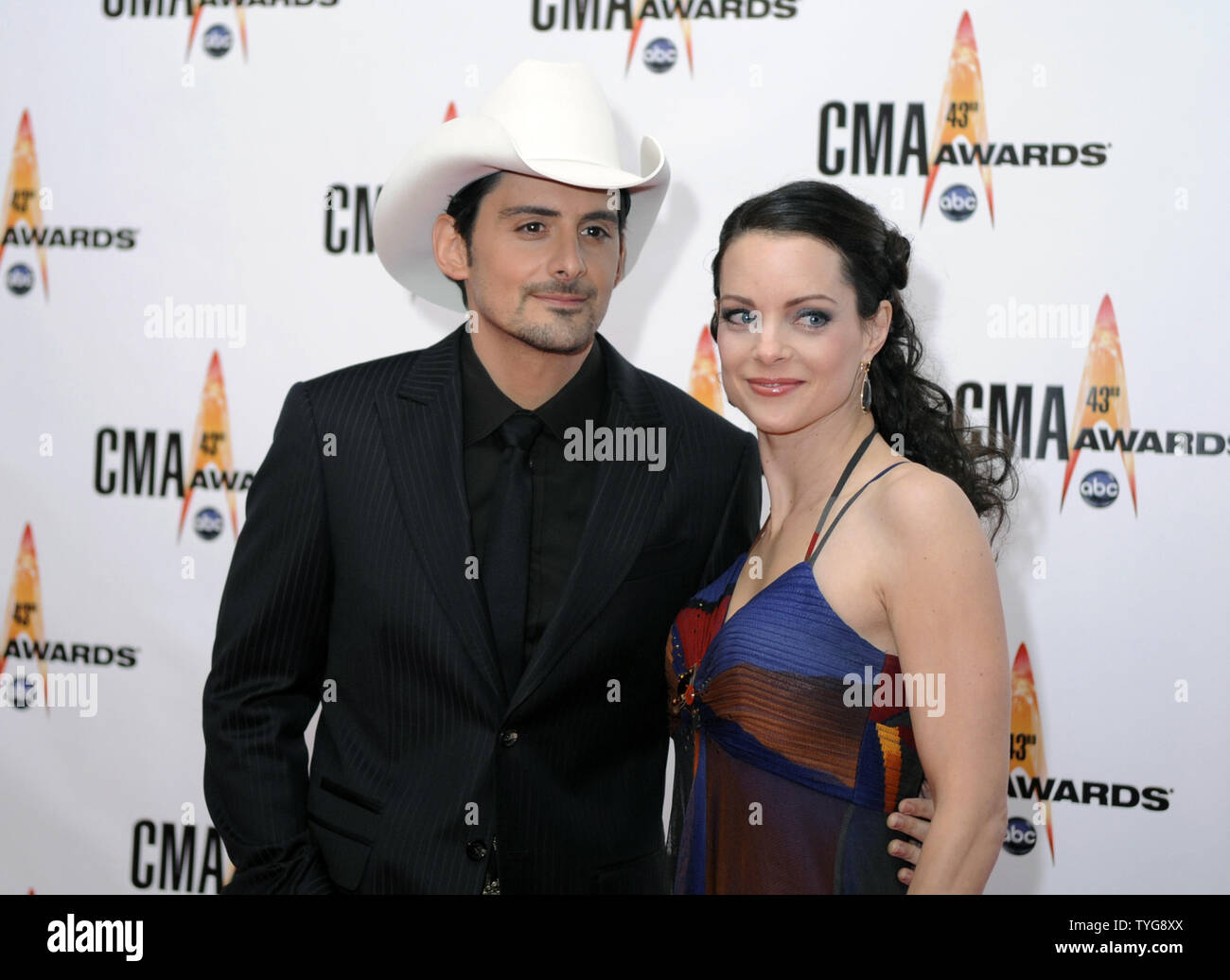 Brad Paisley and his wife Kimberly Williams-Paisley arrive on the red ...