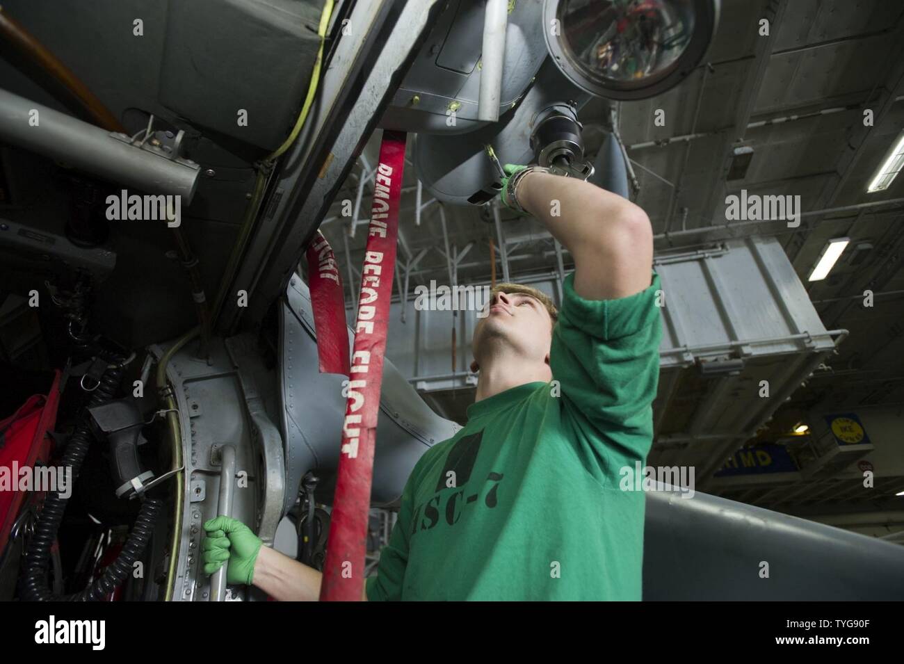 GULF (Nov. 8, 2016) Seaman Alex Kleinke, of Wauwatosa, Wisc., applies ...