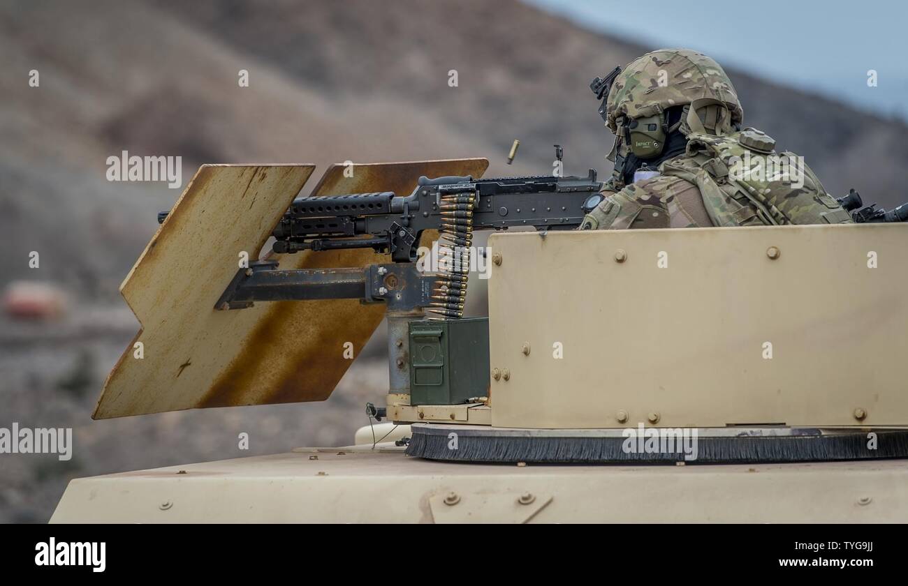 U.S. Army Soldiers from the 1-124 Infantry Battalion 3rd Platoon Delta ...
