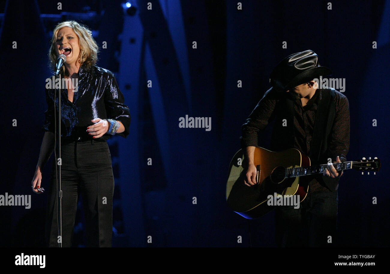Sugarland performs at the 41st annual Country Music Association Awards ...