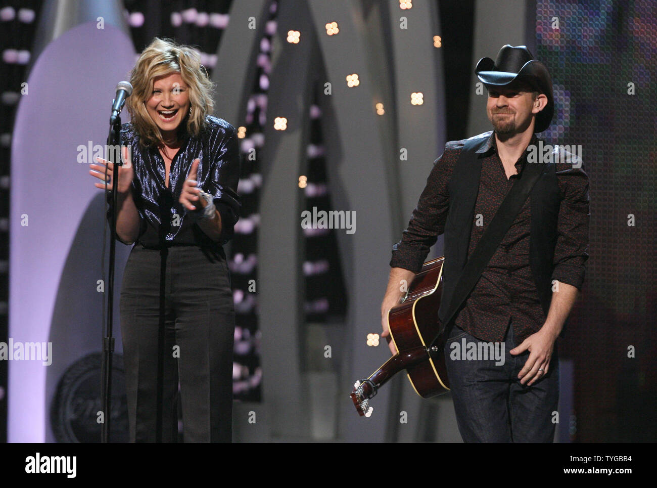 Sugarland performs at the 41st annual Country Music Association Awards ...