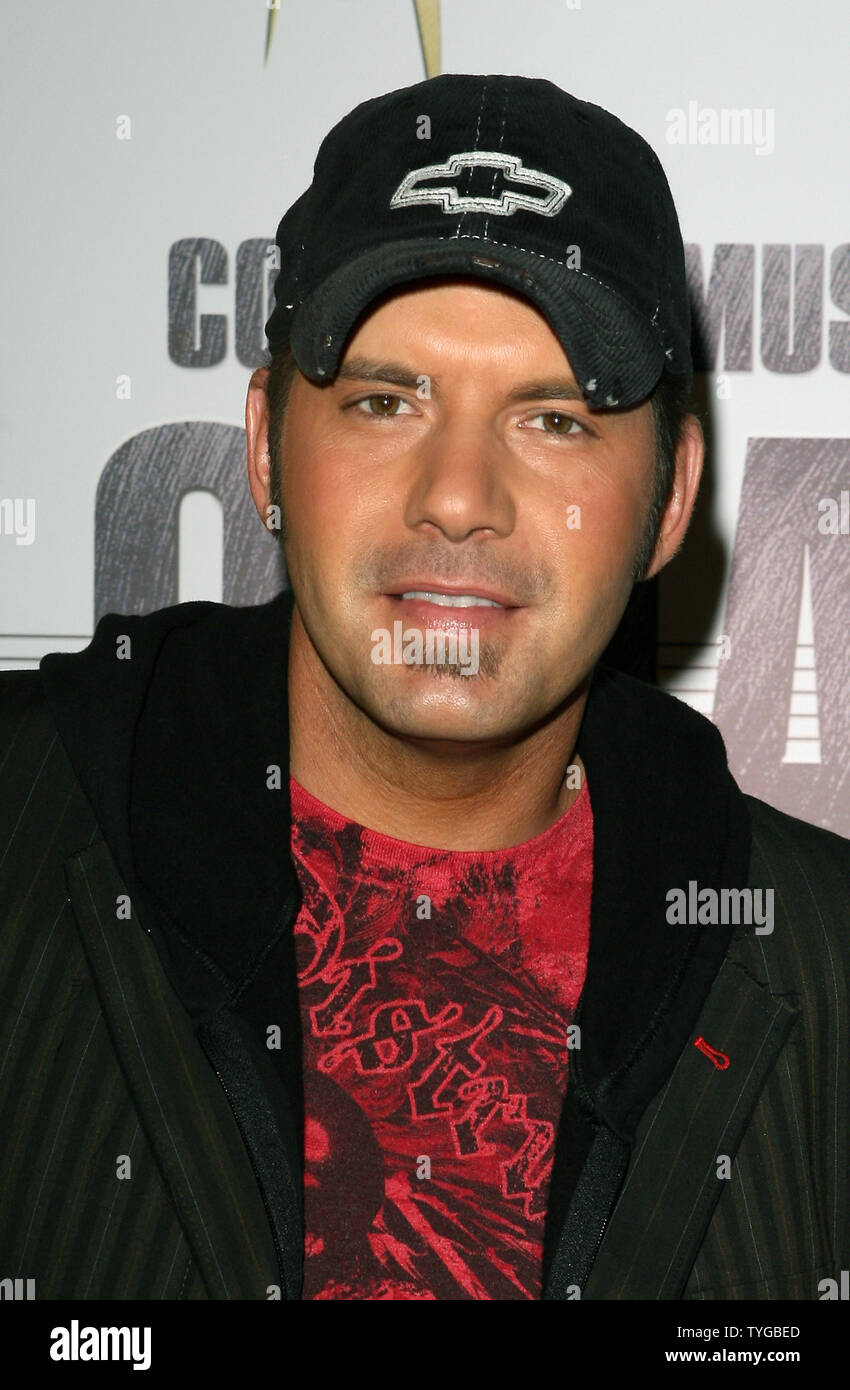 Rodney Atkins arrives at the 41st annual Country Music Association ...