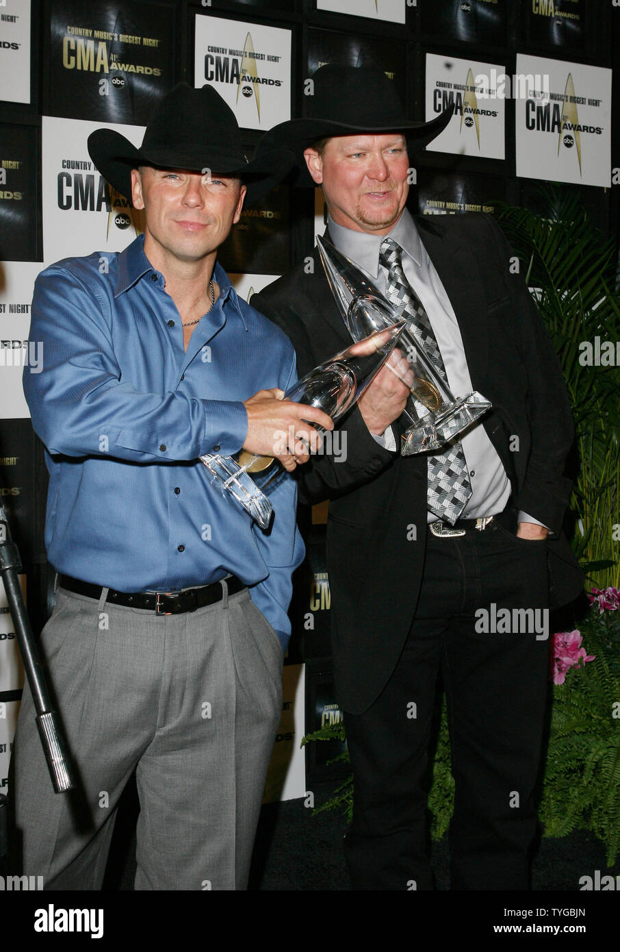 Kenny Chesney (L) and Tracey Lawrence hold up their Musical Event of ...