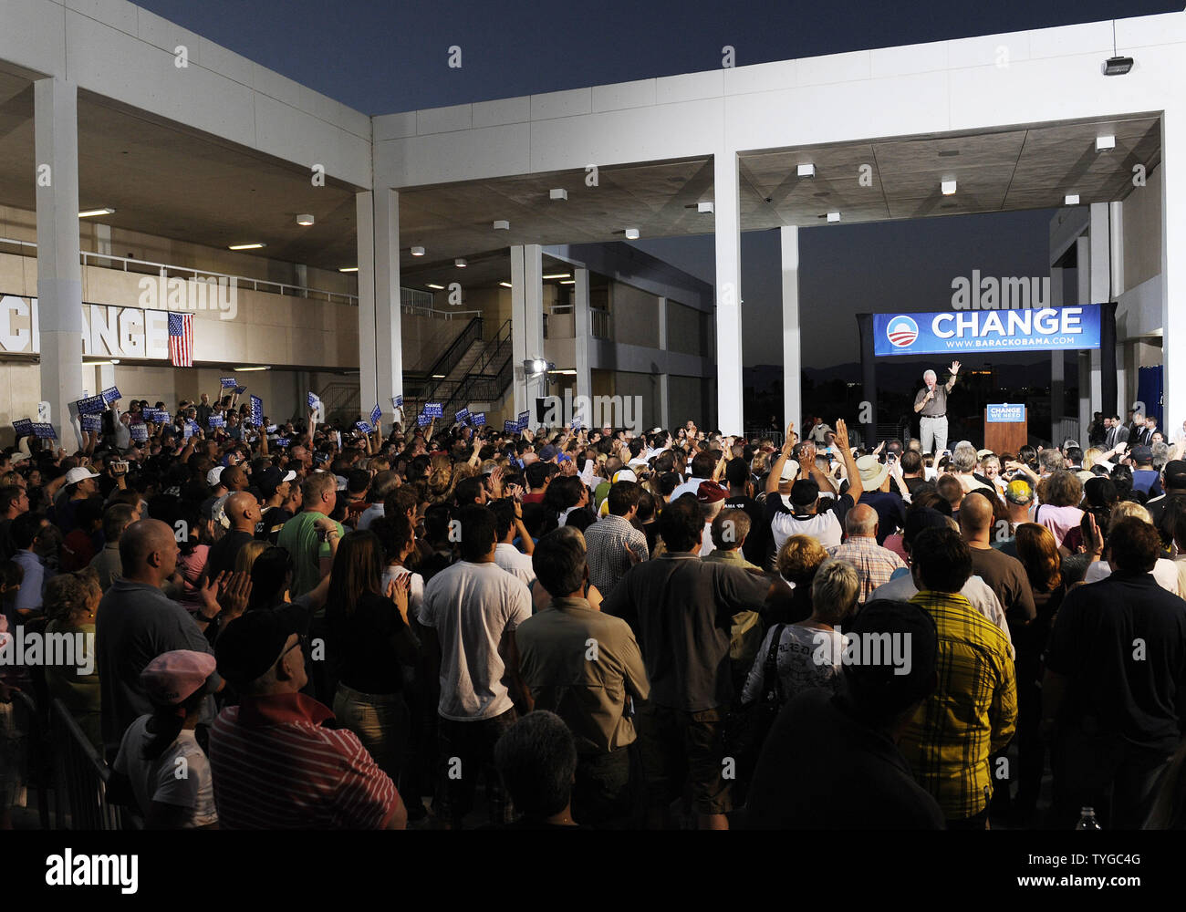 A crowd of several thousand cheers as William Jefferson (Bill) Clinton ...