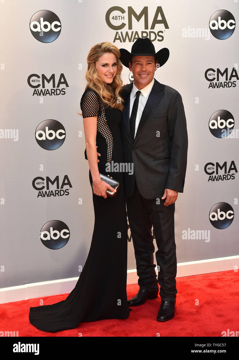 Clay Walker and his guest arrive on the red carpet for the 48th Annual ...