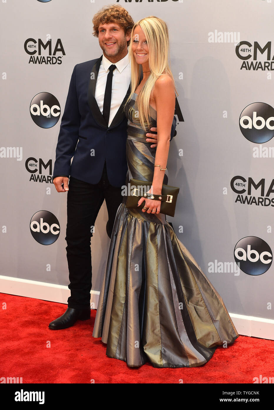 Billy Currington arrives on the red carpet for the 48th Annual Country ...