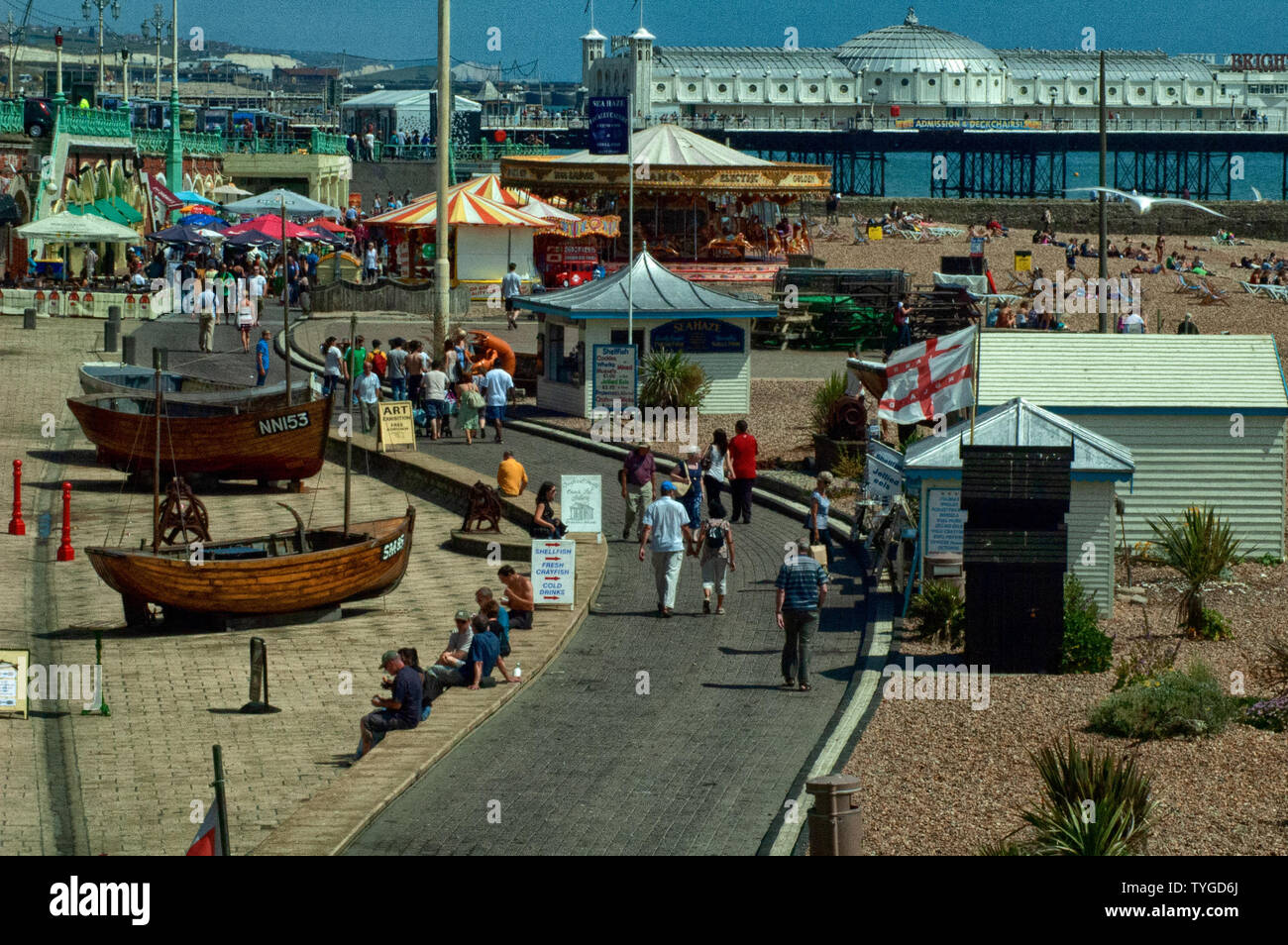 Brighton beach crowds hi-res stock photography and images - Alamy