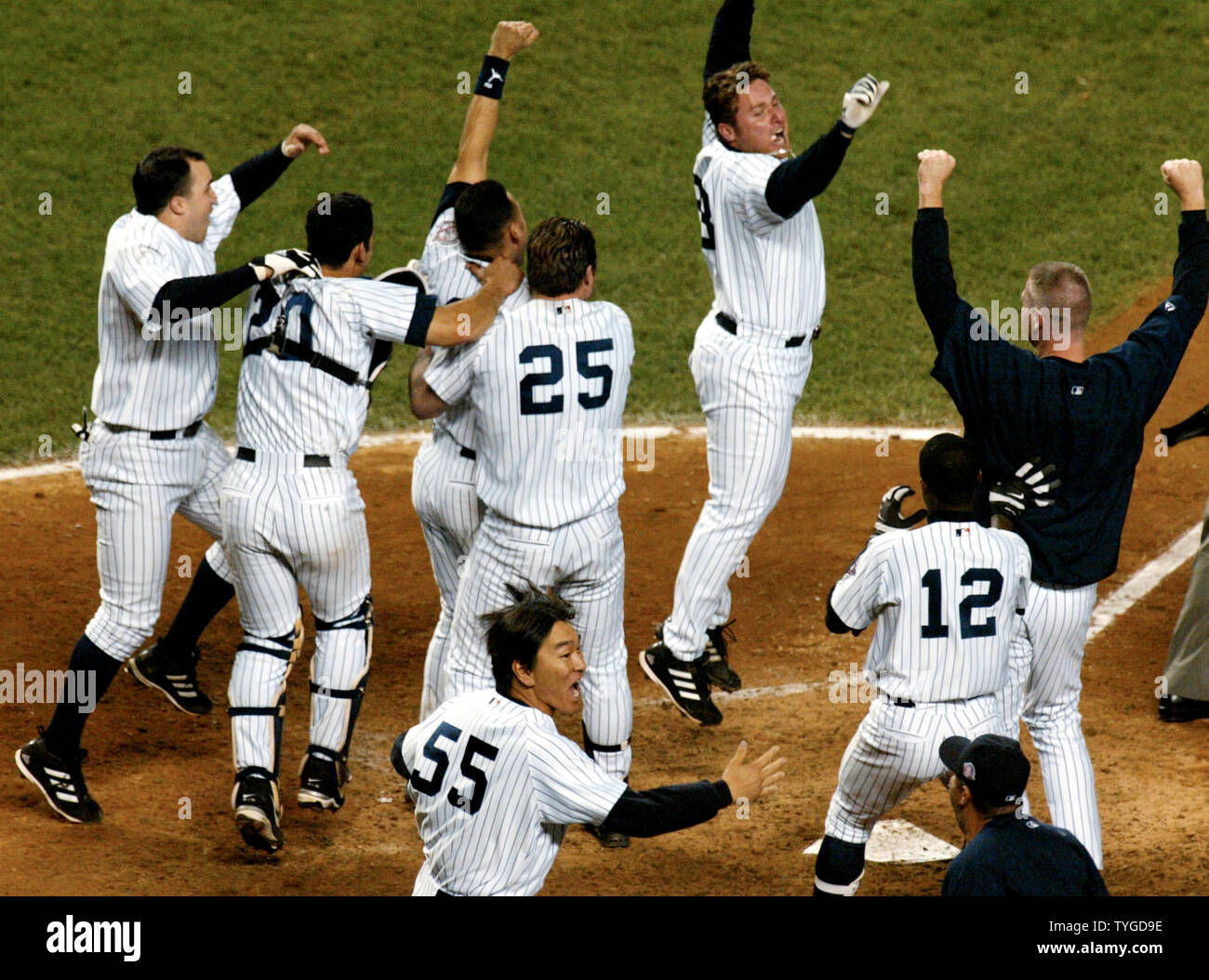 Yankee stadium 2003 hi-res stock photography and images - Alamy