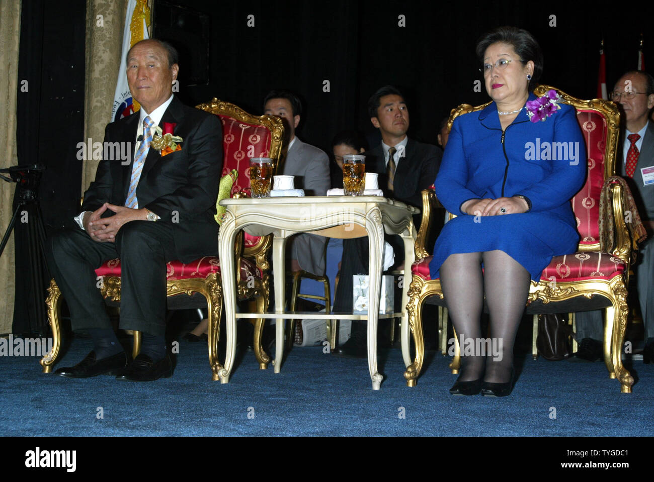 Rev sun myung moon wife hi-res stock photography and images - Alamy