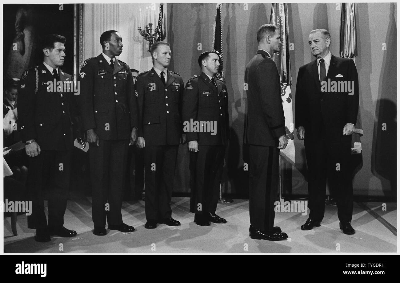 President Lyndon B. Johnson presents Medal of Honor to Captain Angelo ...