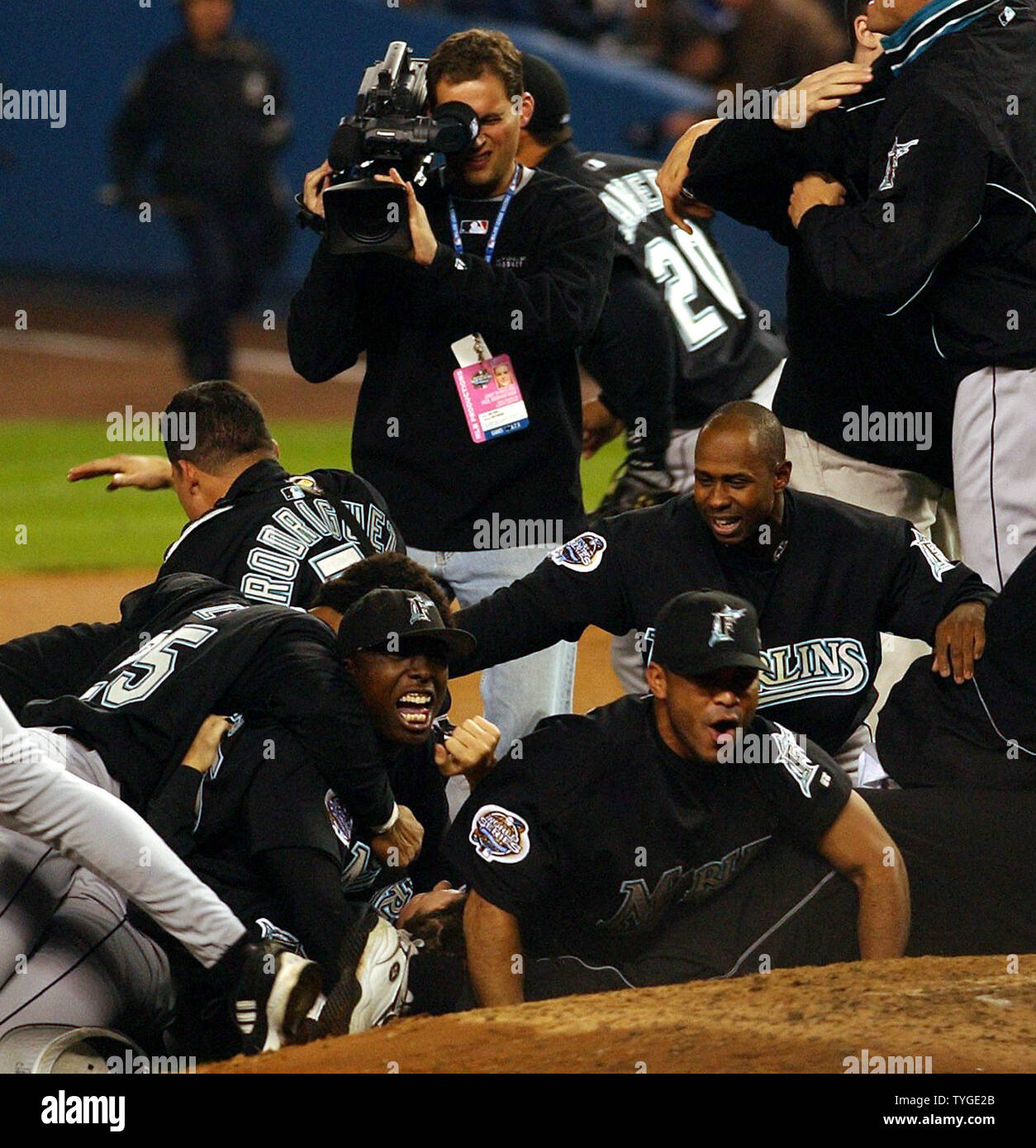 Yankee stadium 2003 hi-res stock photography and images - Alamy