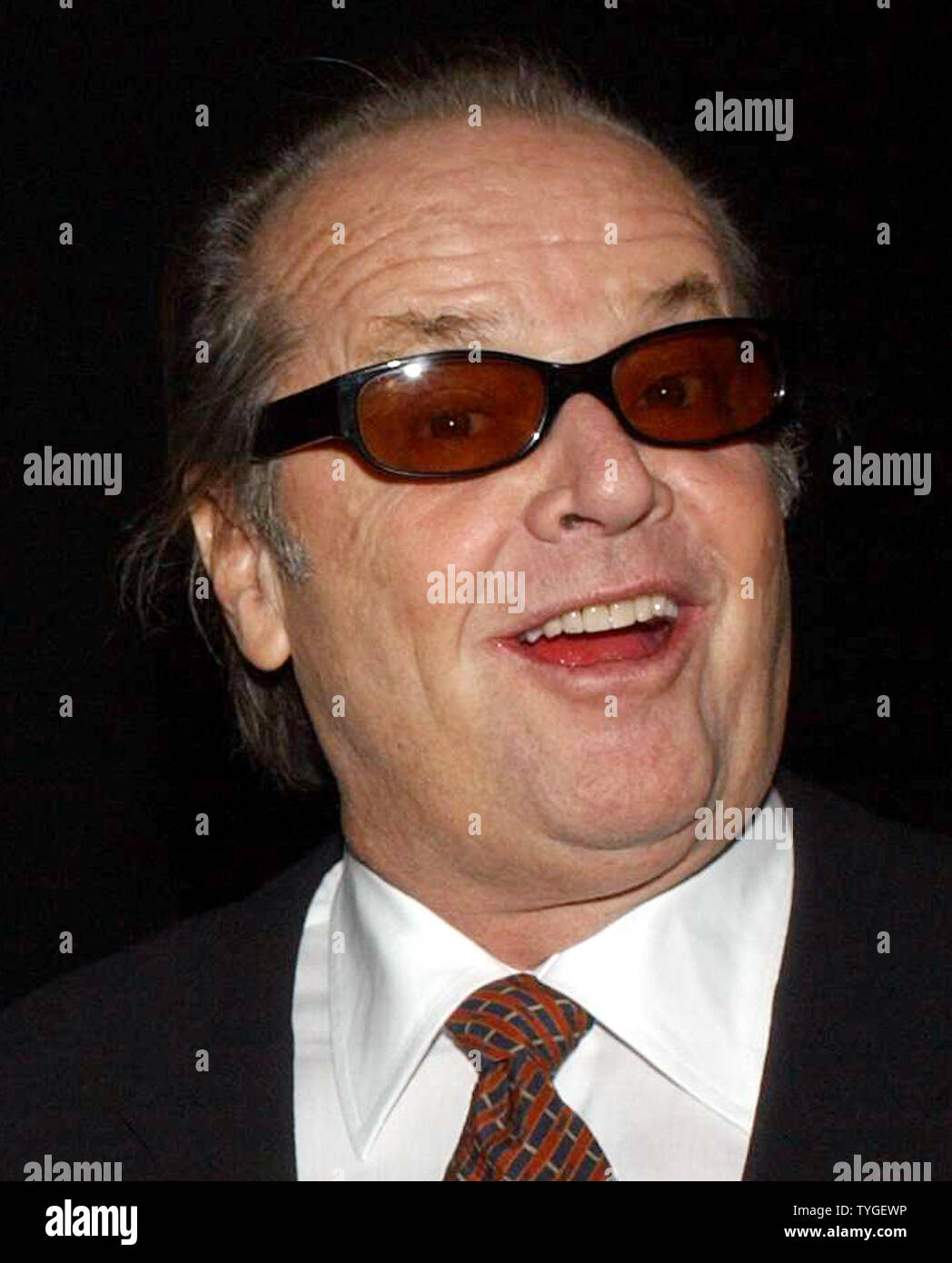 Actor Jack Nicholson greets the press covering the Dec. 3, 2003 New ...