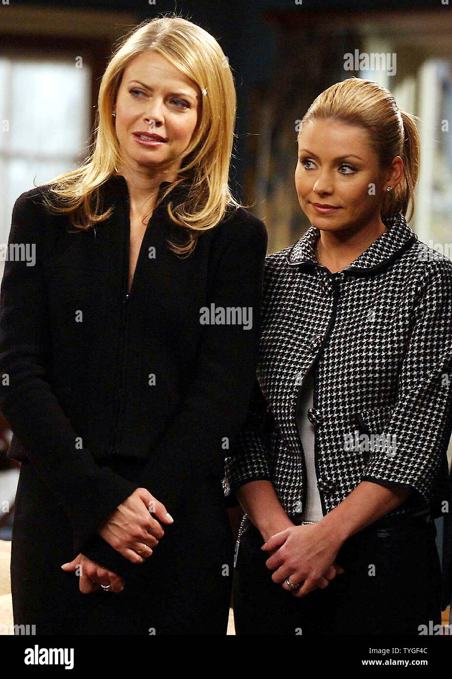 Actresses Faith Ford and Kelly Ripa (right) listen to New York City's ...
