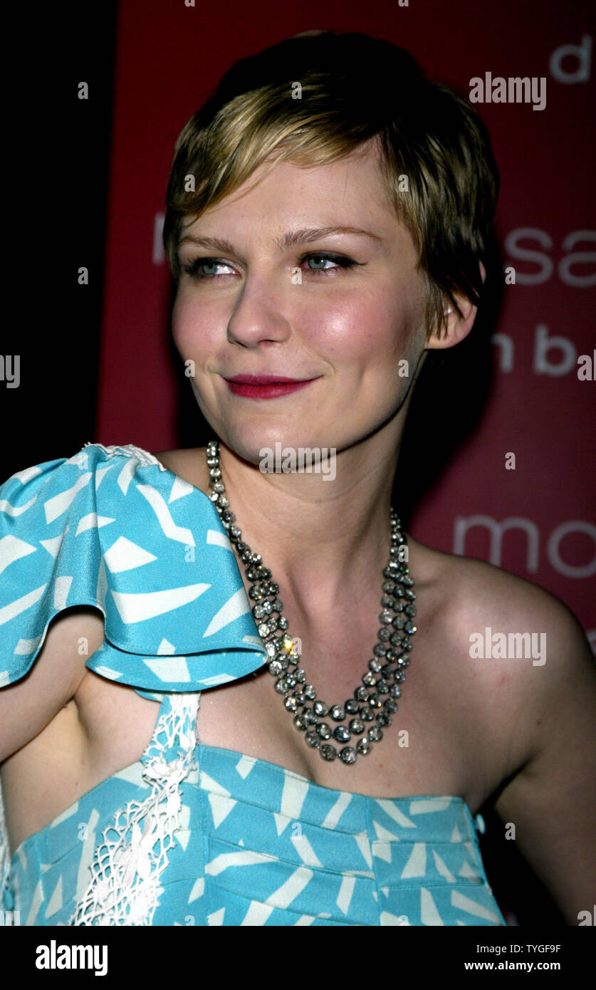 Mona Lisa Smile 2003 Kirsten Dunst High Resolution Stock Photography ...