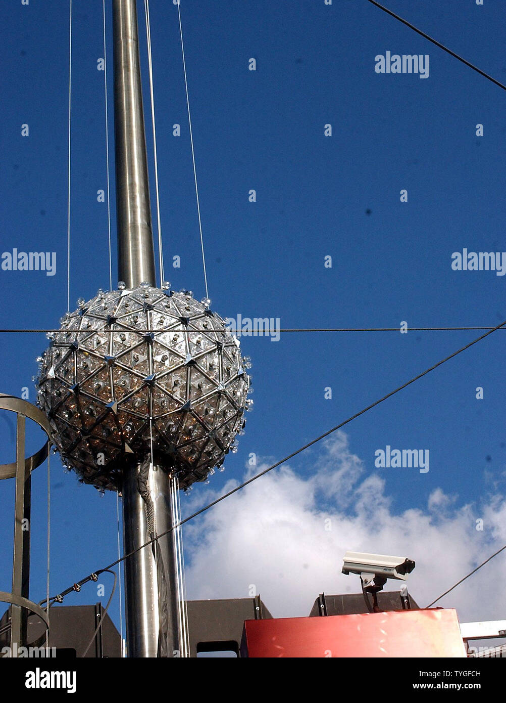 Times square 2003 hi-res stock photography and images - Alamy