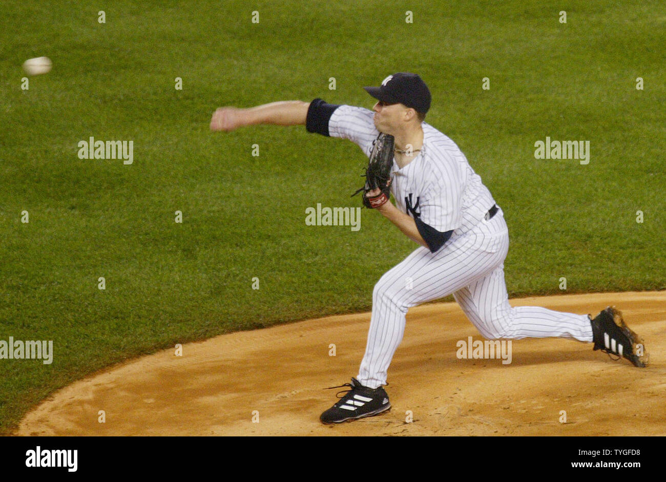 2004 american league championship series hi-res stock photography and ...