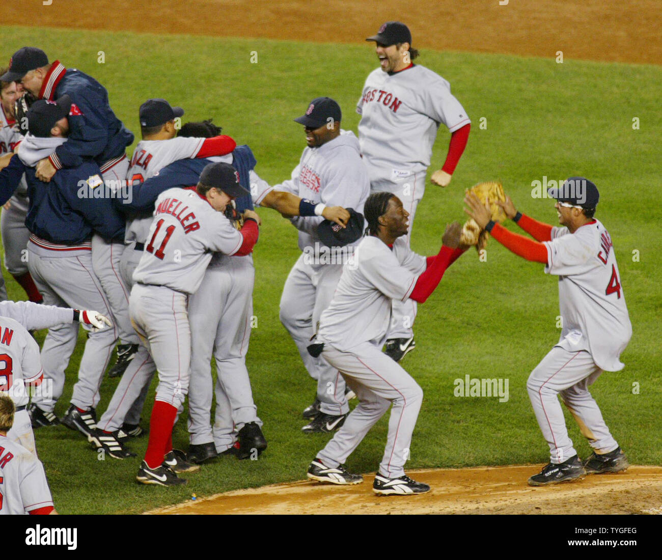 The Boston Red Sox celebrate after beating the New York Yankees 10 to 3 ...
