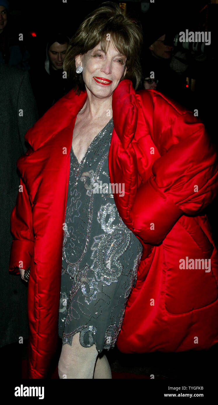 Helen Gurley Brown poses for pictures at the 2004 New York Film Critics ...