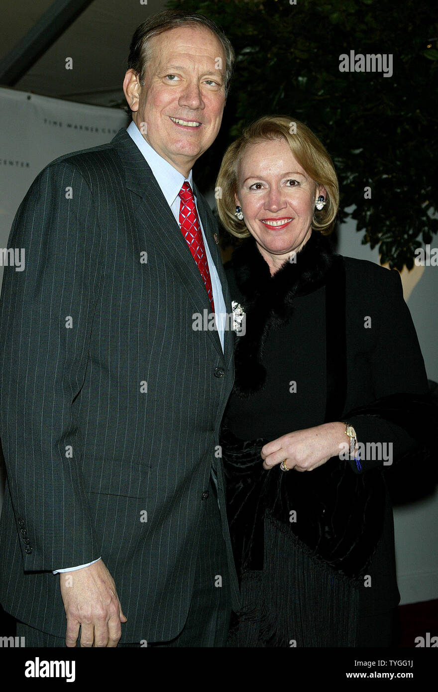 New York Governor George Pataki and wife pose for pictures at the Grand ...