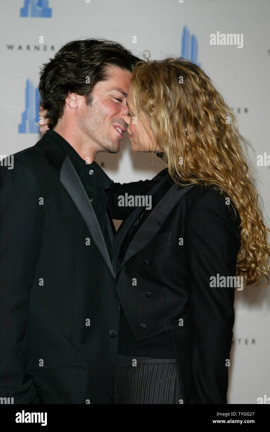 Elizabeth berkley and husband greg lauren hi-res stock photography and ...