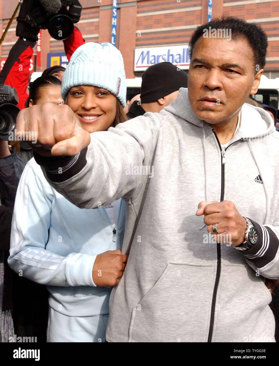 Boxing legend Muhammad Ali and his championship boxing daughter Laila ...