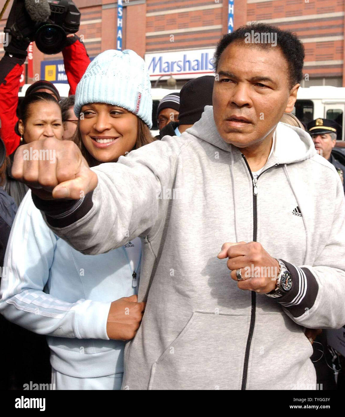 Boxing legend Muhammad Ali and his championship boxing daughter Laila ...