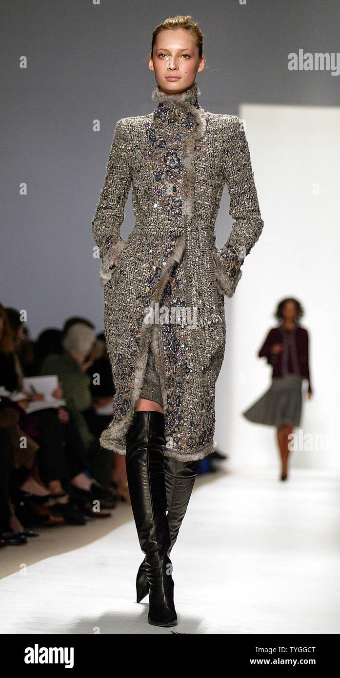 Models walk the runway in the Oscar de la Renta 2004 Fall Fashion Show ...