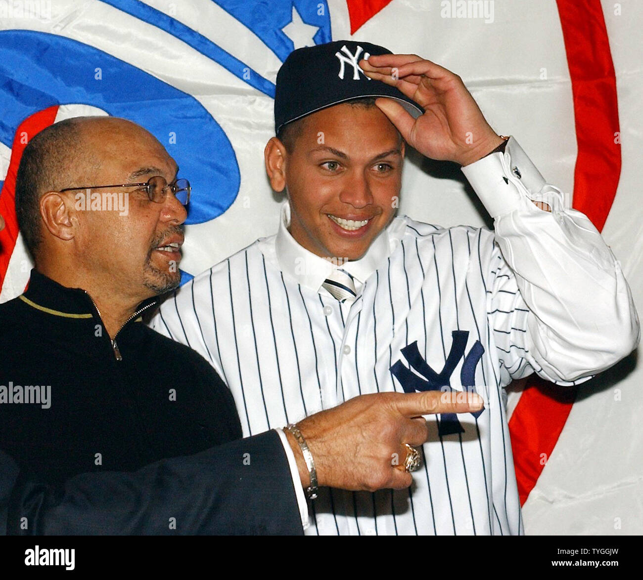 Yankees Hall of Famer Reggie Jackson points out something to Alex ...