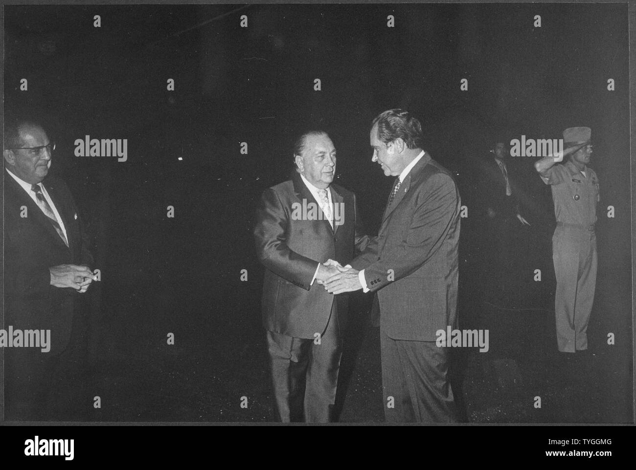 President Nixon shaking hands with Chicago Mayor Richard G. Daley at ...