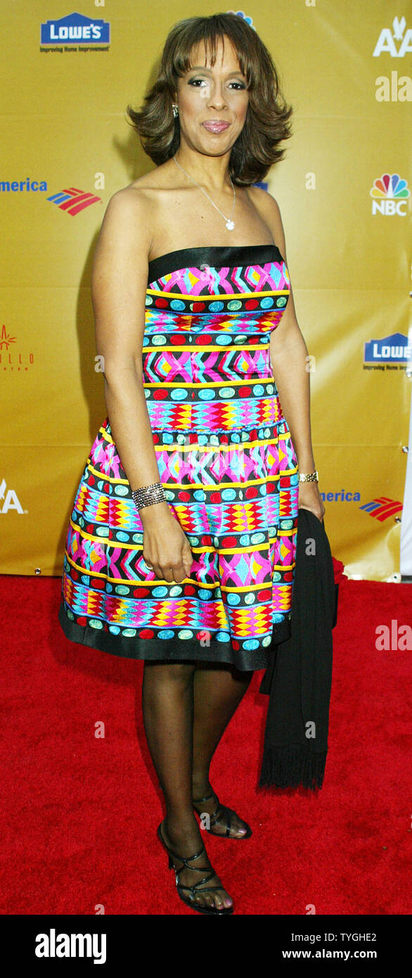 Gail King Poses For Photographers At The Apollo Theater 75th Anniversary In New York City On