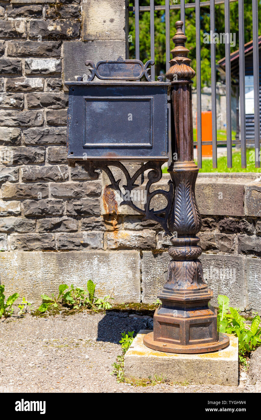 Gate post box hi-res stock photography and images - Alamy