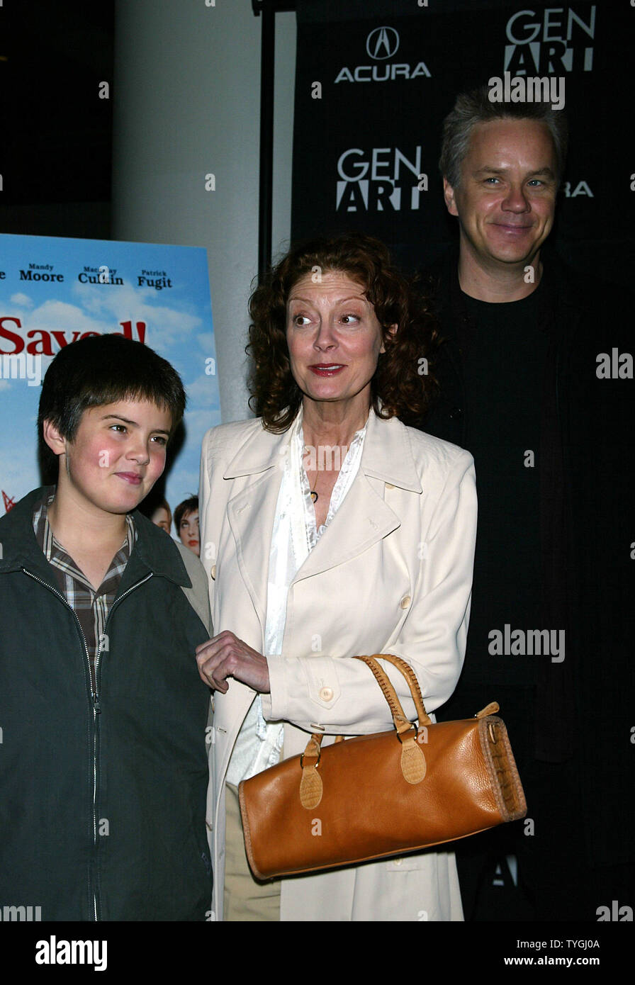Susan Sarandon, Tim Robbins and their son Miles pose for pictures at ...