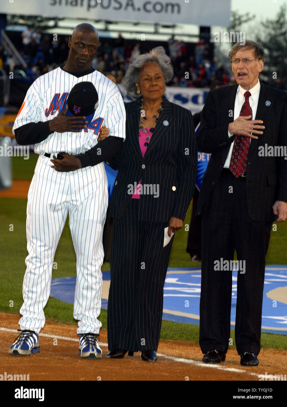 New York Mets' Mike Cameron, Jackie Robinson's widow Rachel Robinson ...