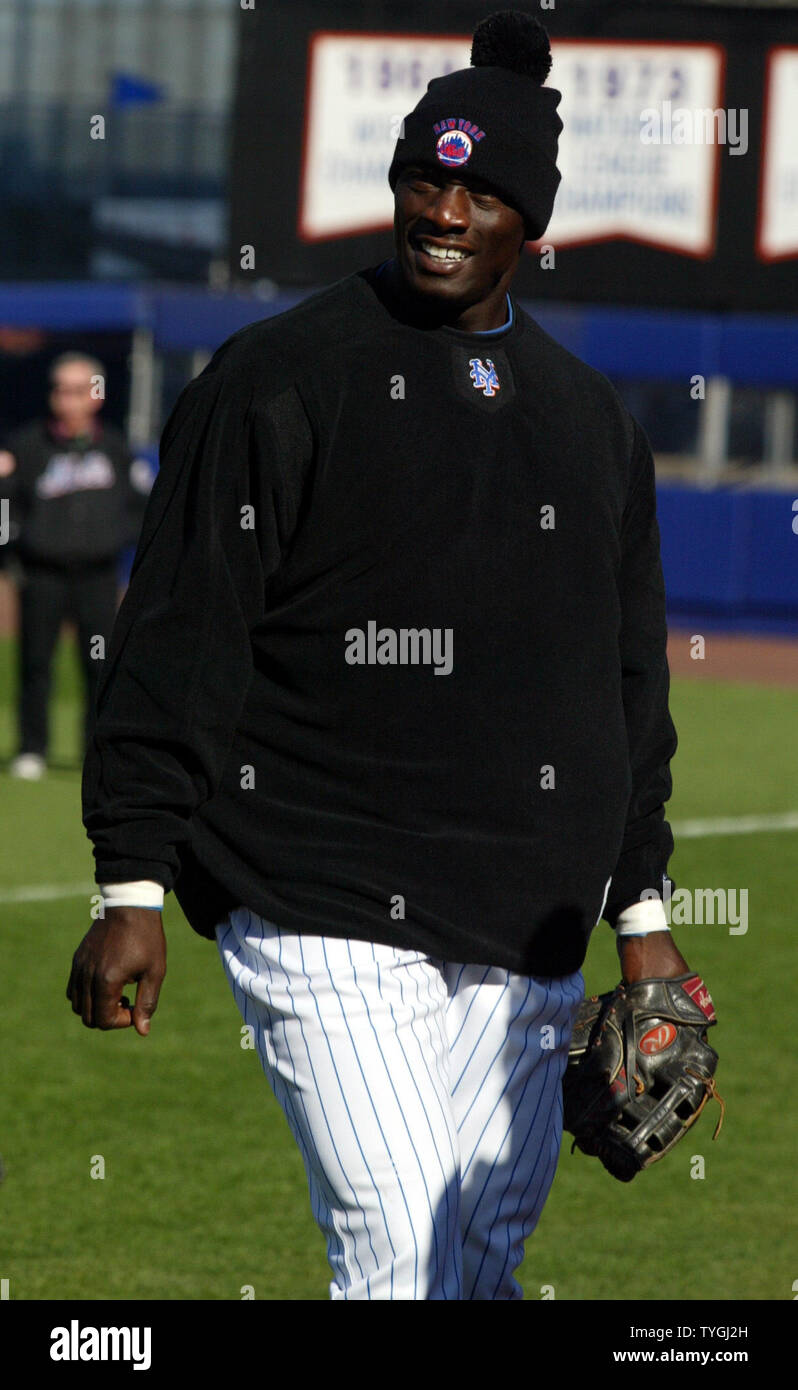 New York Mets' Mike Cameron takes batting practice at Shea Stadium ...