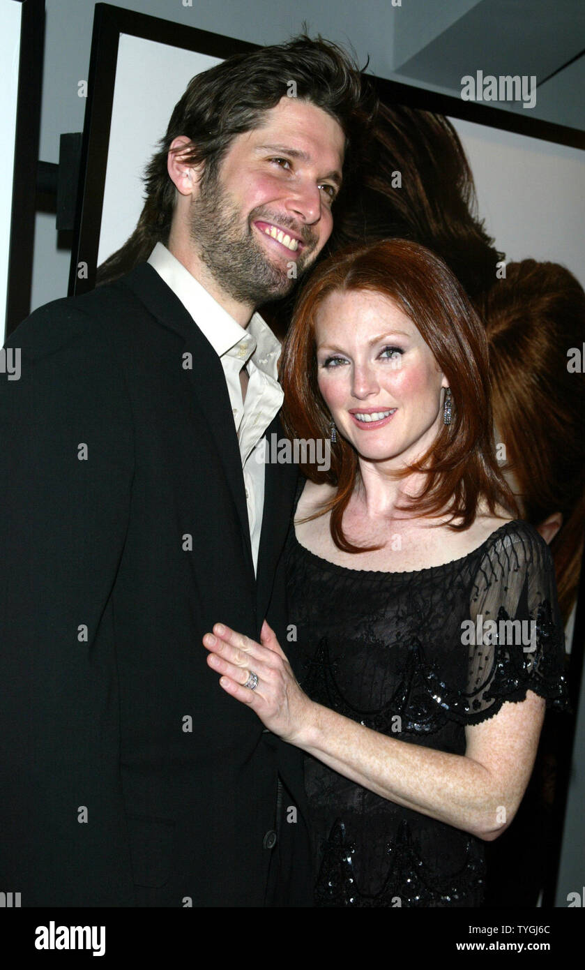 Julianne Moore First Husband