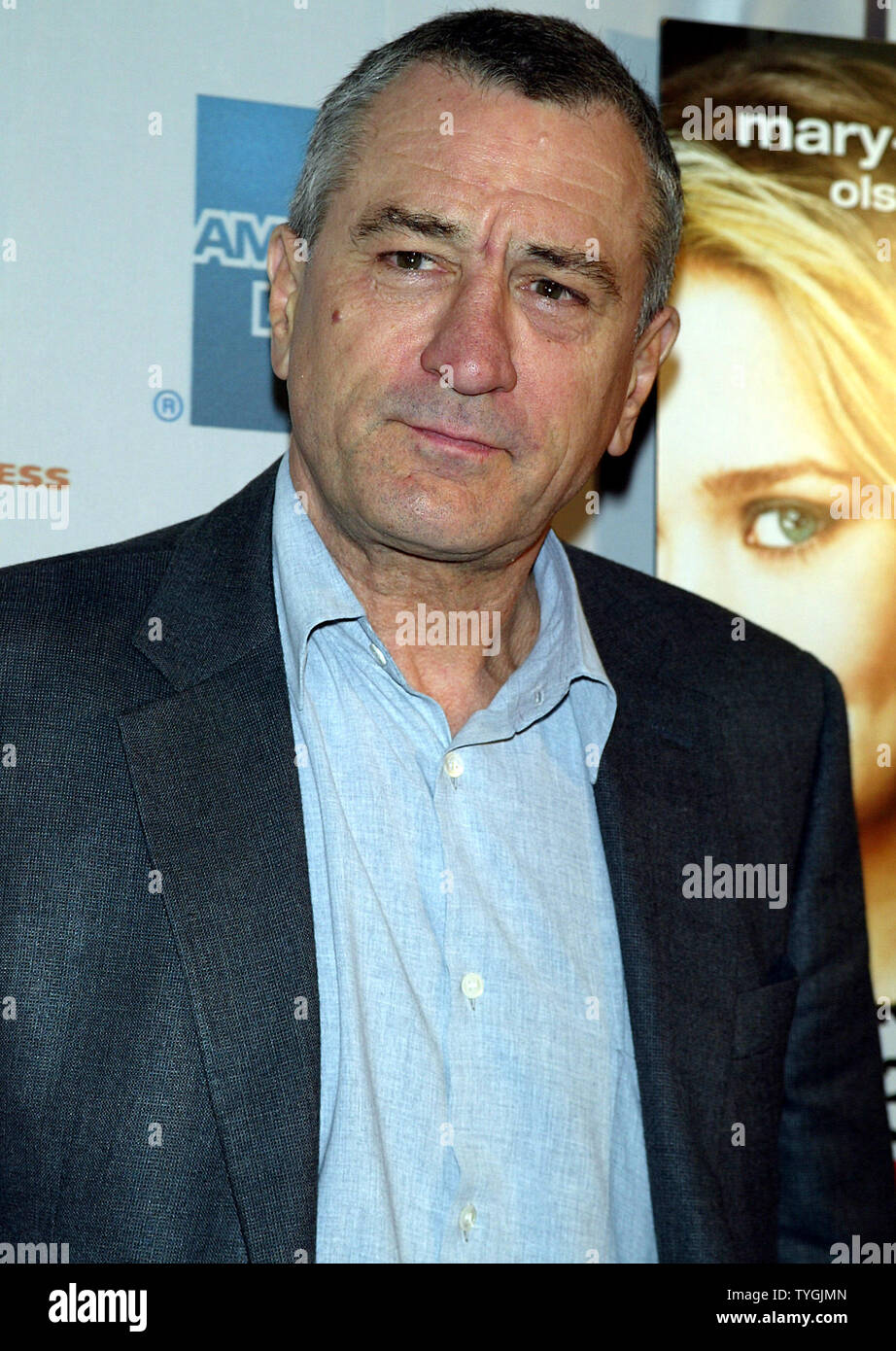 Robert Deniro poses for pictures at the premiere of "New York Minute ...