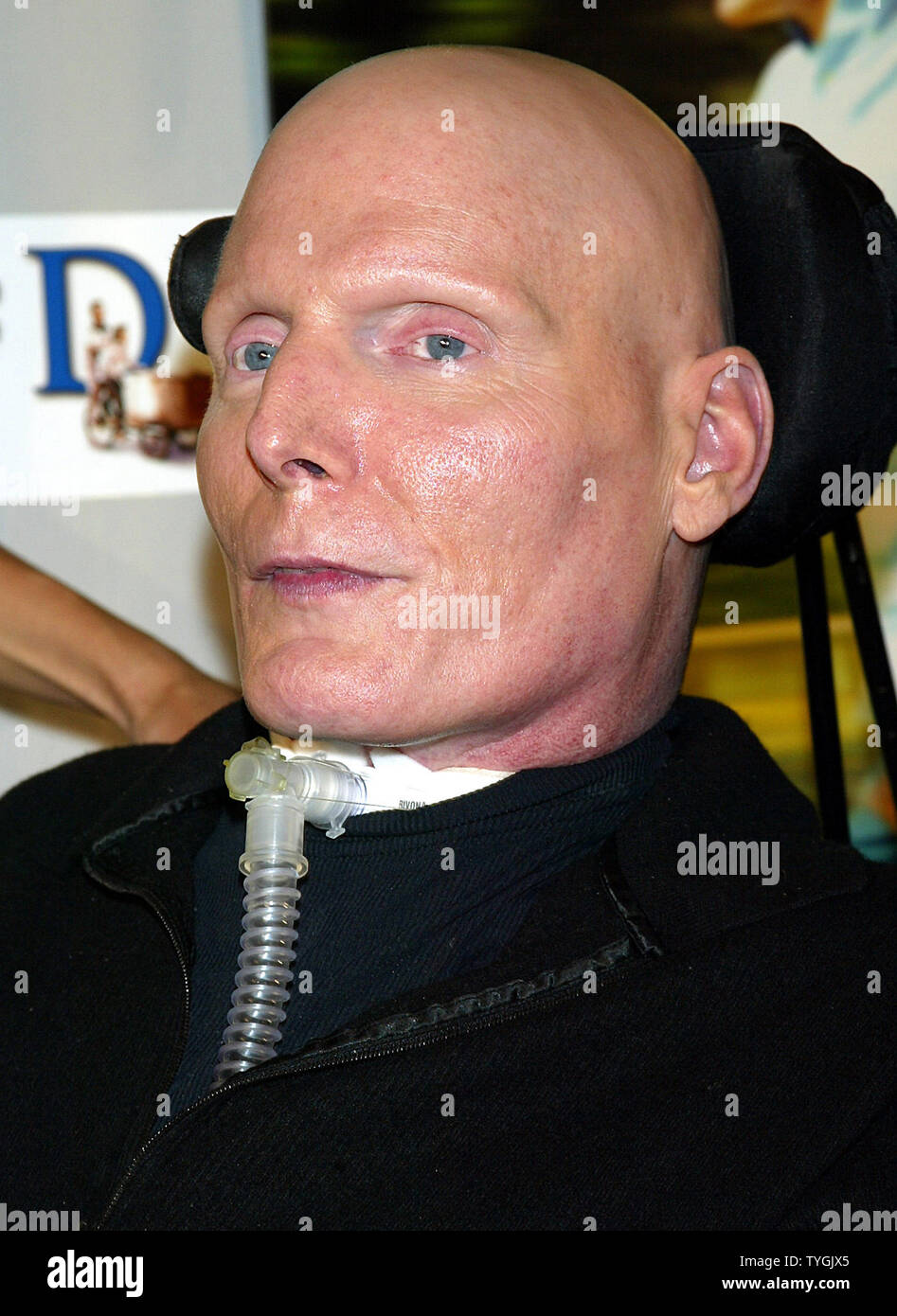 Christopher Reeve poses for pictures at the premiere of "House of D" at ...