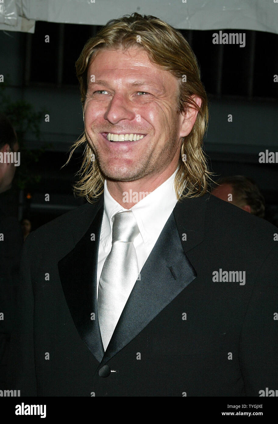 Sean Bean poses for pictures at the premiere of "Troy" at the Ziegfeld ...