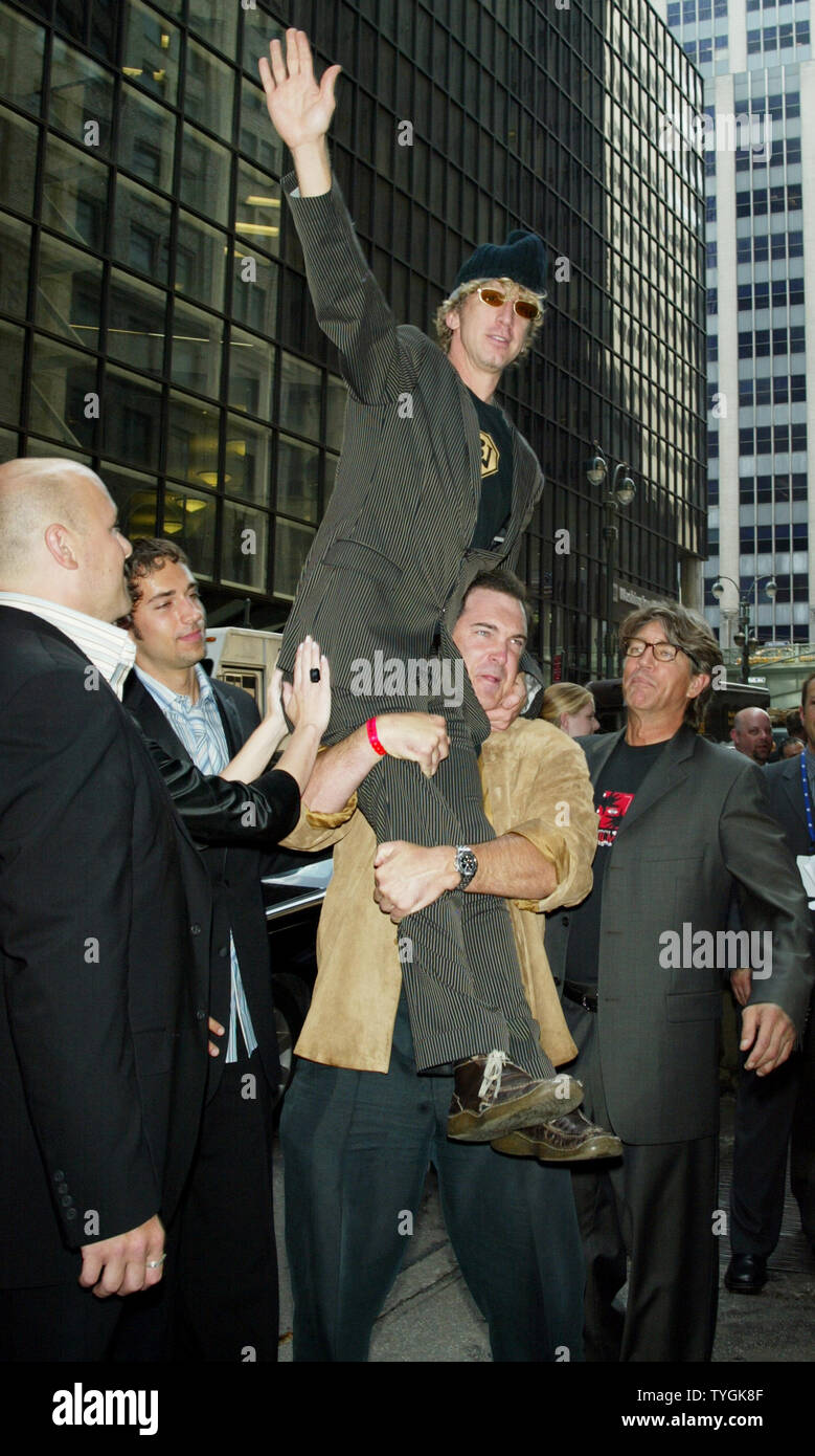 Cast of "Less Than Perfect" (left to right) Will Sasso, Zachary Levi ...