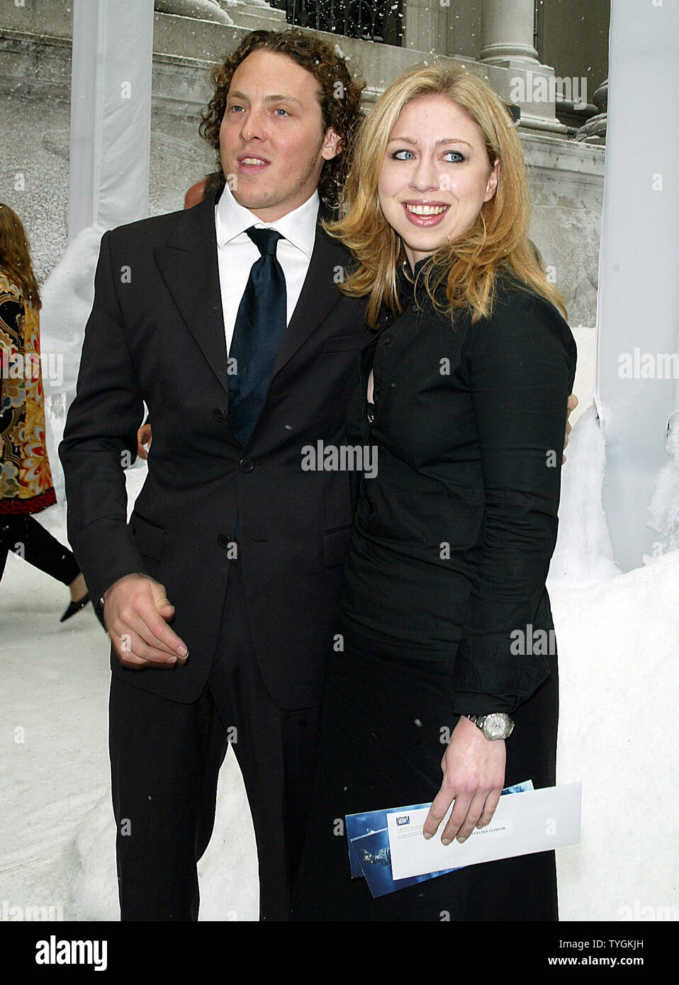 Chelsea Clinton and boyfriend Ian Klaus pose for pictures at the ...